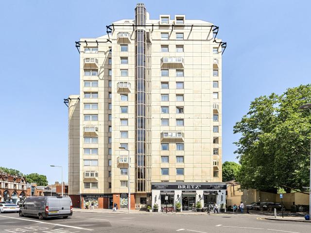 3 Bedrooms Flat for Rent in Kings Road | Foxtons