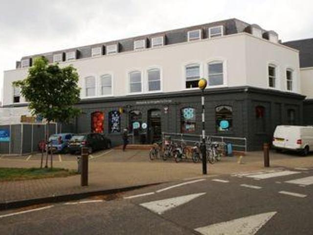 3 Bedrooms Flat for rent in Kings Road, Kingston Upon Thames KT2