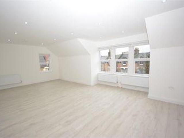 3 Bedrooms Flat for rent in Kings Road, London SW19