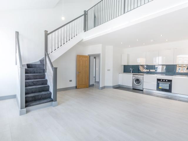 3 Bedrooms Flat for Rent in Kingsland High Street | Foxtons