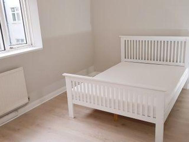 3 Bedrooms Flat for rent in Kingsnympton Park, Kingston Upon Thames KT2