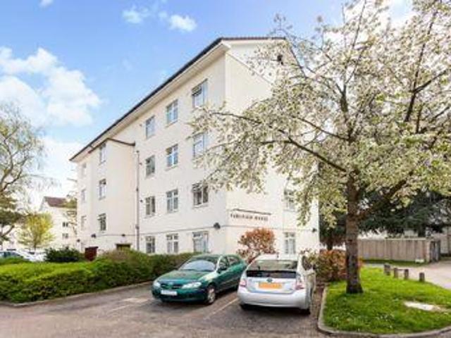 3 Bedrooms Flat for rent in Kingsnympton Park, Kingston Upon Thames KT2