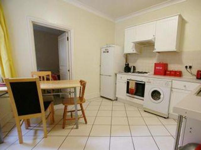 3 Bedrooms Flat for rent in Kingwood Road, Fulham, London SW6
