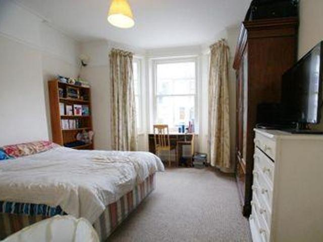 3 Bedrooms Flat for rent in Kingwood Road, Fulham, London SW6