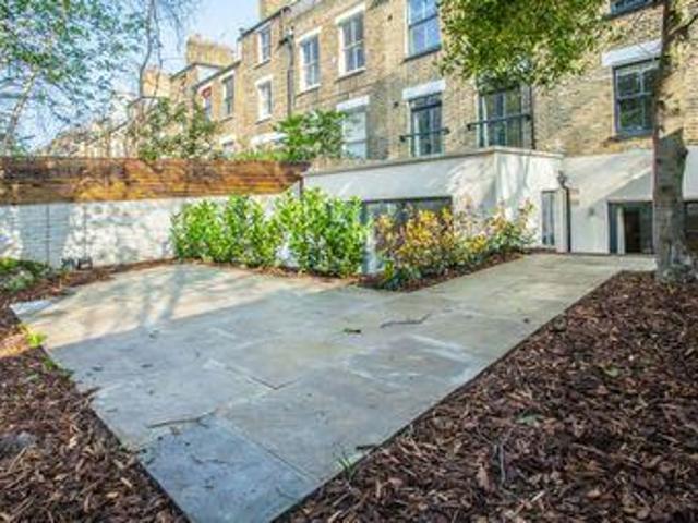 3 Bedrooms Flat for rent in Kyverdale Road, Stoke Newington N16