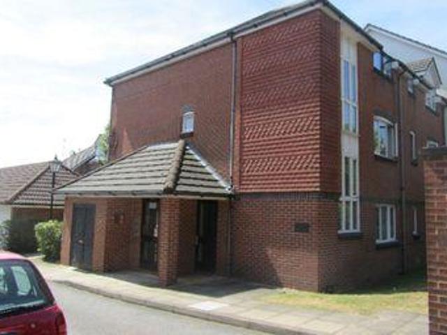 3 Bedrooms Flat for rent in Holders Hill Road, Hendon NW4