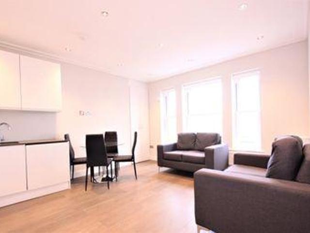 3 Bedrooms Flat for rent in Holloway Road, London N7