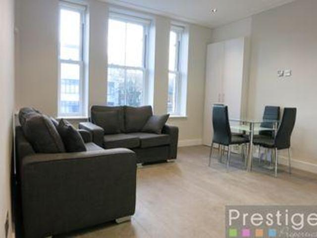 3 Bedrooms Flat for rent in Holloway Road, London N7