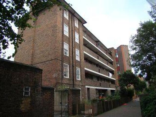 3 Bedrooms Flat for rent in Holloway Road, London N7