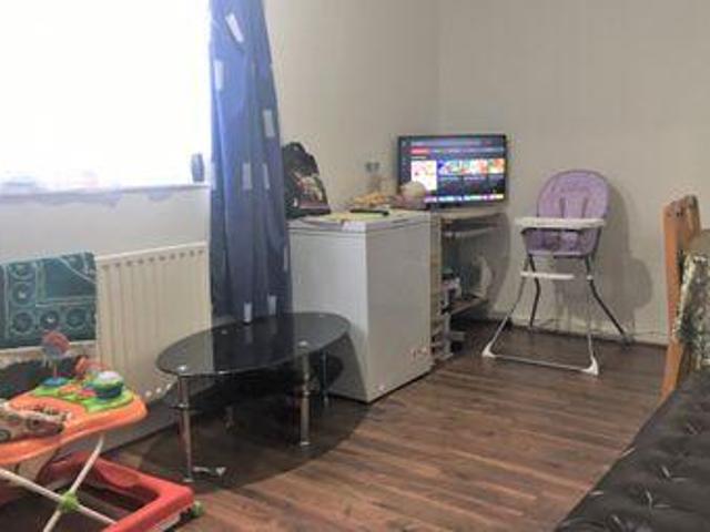 3 Bedrooms Flat for rent in Holland Road, London E15