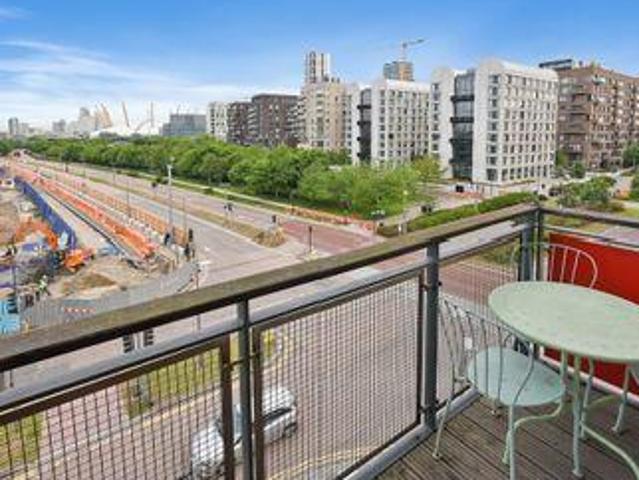 3 Bedrooms Flat for rent in Holly Court, John Harrison Way, London SE10