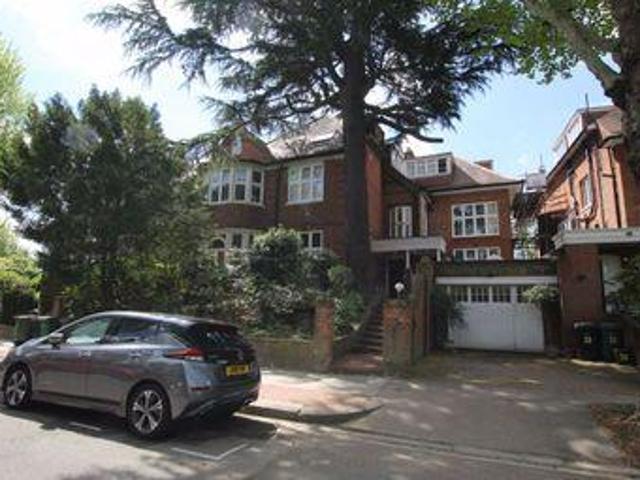 3 Bedrooms Flat for rent in Hollycroft Avenue, London NW3
