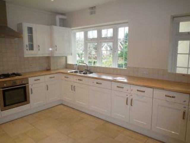 3 Bedrooms Flat for rent in Holmdale Gardens, London NW4