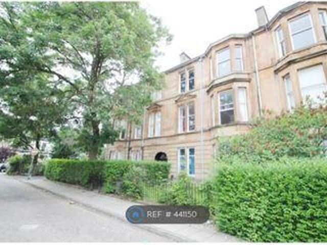 3 Bedrooms Flat for rent in Holyrood Crescent, Glasgow G20