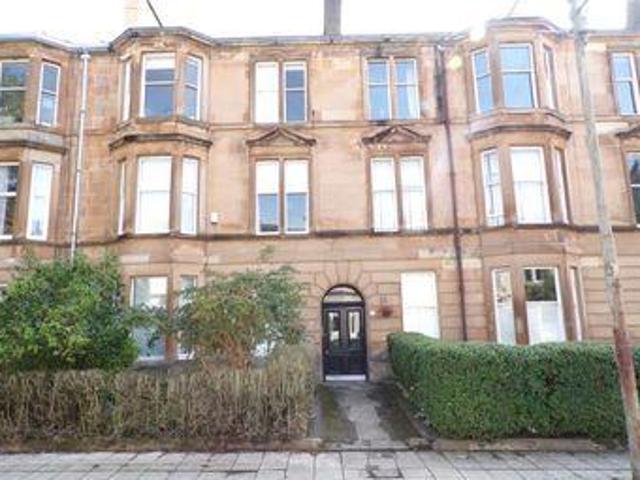 3 Bedrooms Flat for rent in Holyrood Crescent, Glasgow G20