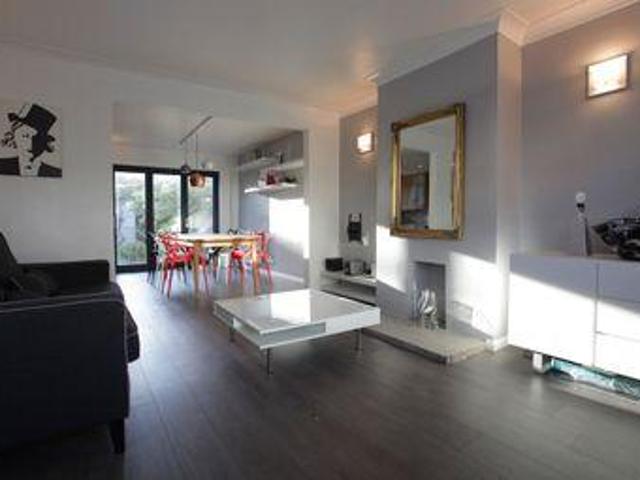 3 Bedrooms Flat for rent in Hordean Road, London SW15