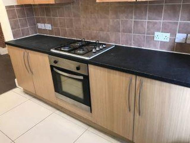 3 Bedrooms Flat for rent in Horns Road, Newbury Park, London IG2