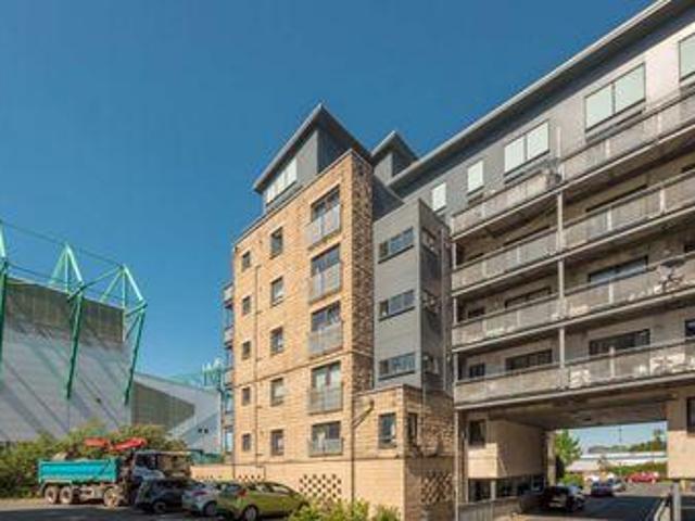 3 Bedrooms Flat for rent in Hawkhill Close, Leith EH7
