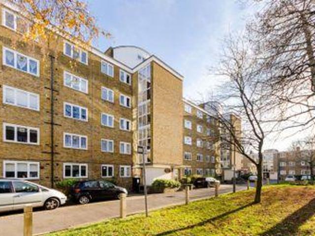 3 Bedrooms Flat for rent in Hayward Gardens, Putney Heath SW15