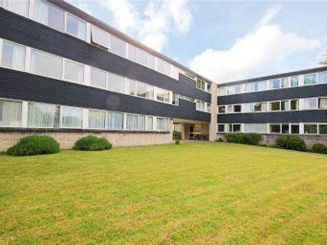 3 Bedrooms Flat for rent in Hazelwood Court, Hazelwood Road, Stoke Bishop, Bristol, City Of BS9