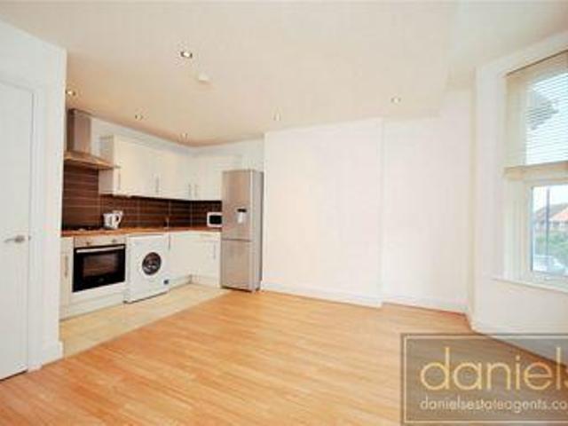 3 Bedrooms Flat for rent in Hazel Road, Kensal Green, London NW10