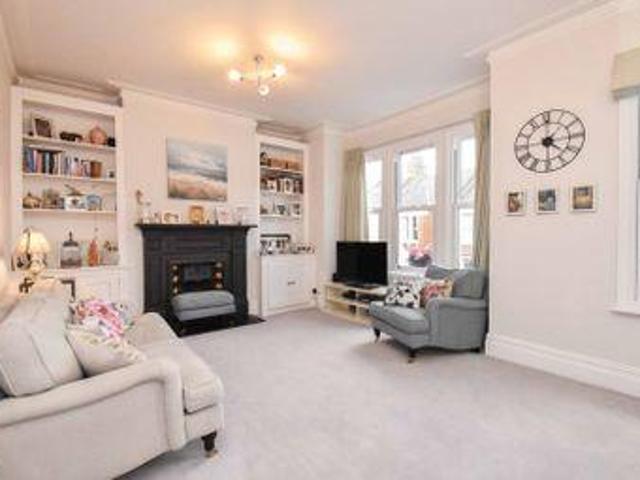 3 Bedrooms Flat for rent in Hazelbourne Road, London SW12