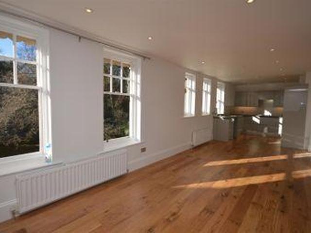 3 Bedrooms Flat for rent in Hall Place Gardens, St.Albans AL1