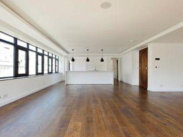 3 Bedrooms Flat for rent in Hallam Street, Marylebone, London W1W