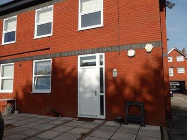 3 Bedrooms Flat for rent in Hamilton Court, Cowbridge Road East, Canton, Cardiff CF5