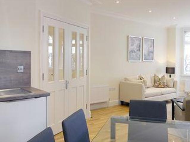 3 Bedrooms Flat for rent in Hamlet Gardens, Chiswick W6