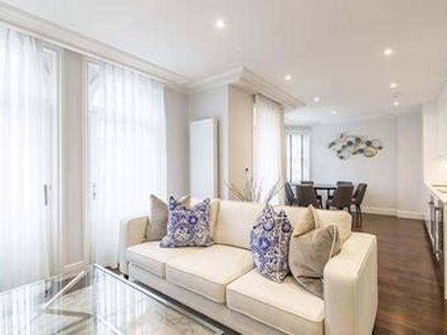 3 Bedrooms Flat for rent in Hamlet Gardens, King Street, Ravenscourt Park W6