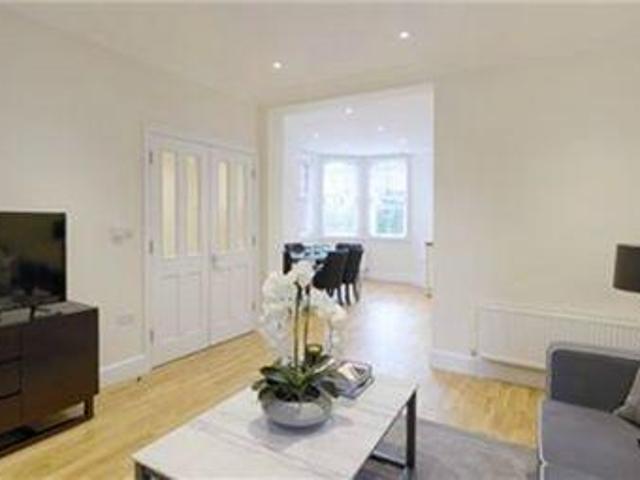 3 Bedrooms Flat for rent in Hamlet Gardens, London W6