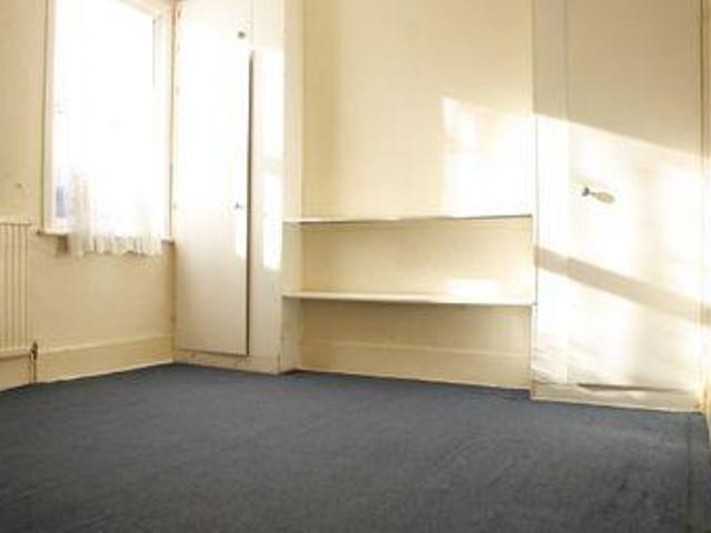 3 Bedrooms Flat for rent in Hamlets Way, Mile End E3
