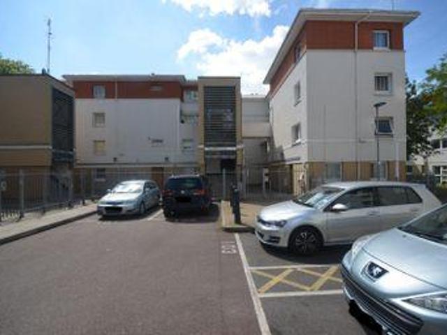 3 Bedrooms Flat for rent in Hamlets Way, Mile End E3