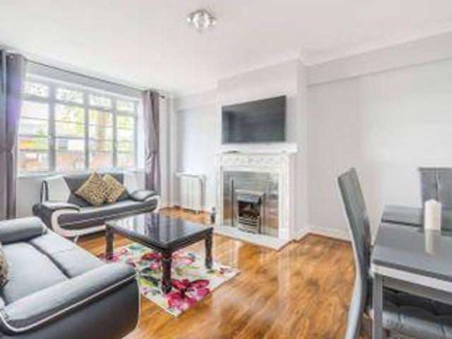3 Bedrooms Flat for rent in Hammersmith Road, Hammersmith W6