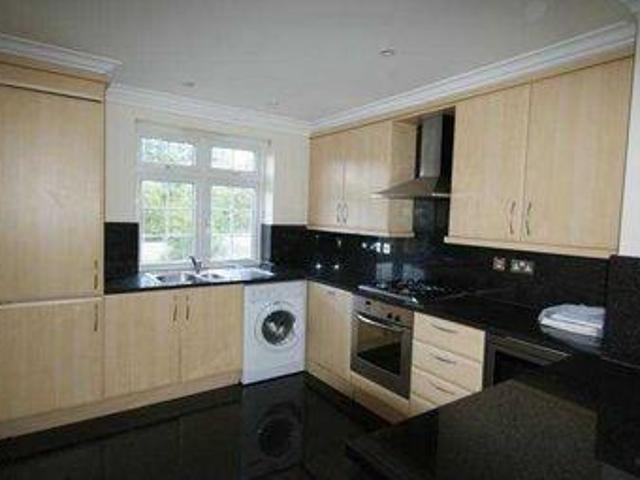 3 Bedrooms Flat for rent in Hampden Way, Southgate, London N14