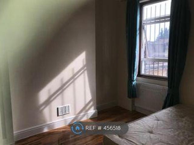 3 Bedrooms Flat for rent in Hampden Road, London N8
