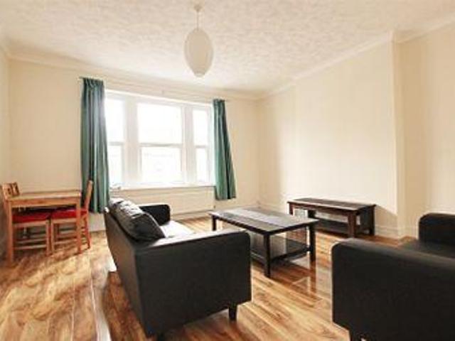 3 Bedrooms Flat for rent in Hampden Road, London N8