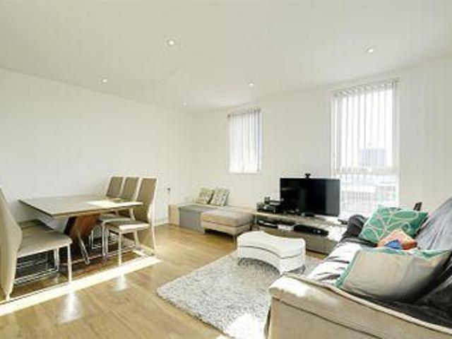 3 Bedrooms Flat for rent in Hanbury Road, London W3