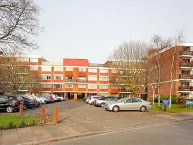 3 Bedrooms Flat for rent in Hanger Vale Lane, London W5