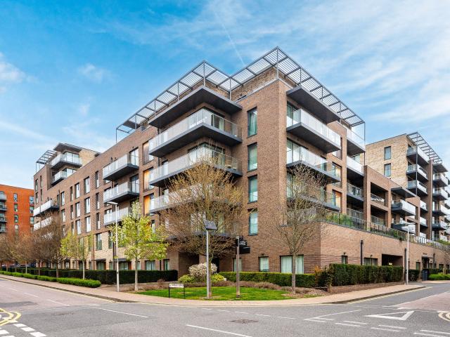 3 Bedrooms Flat for Rent in Handley Drive | Foxtons