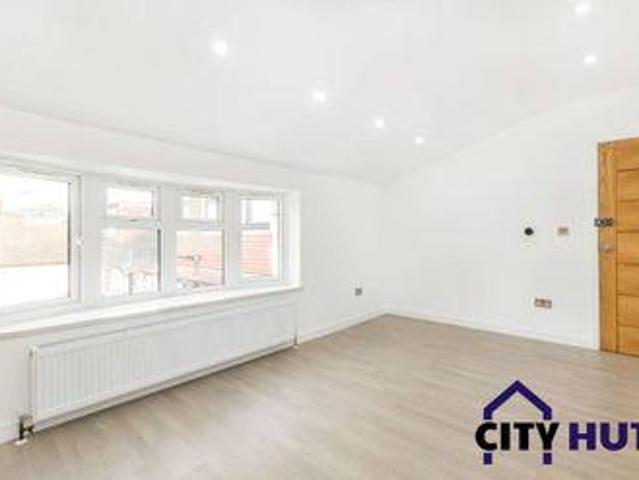 3 Bedrooms Flat for rent in Hargrave Road, London N19