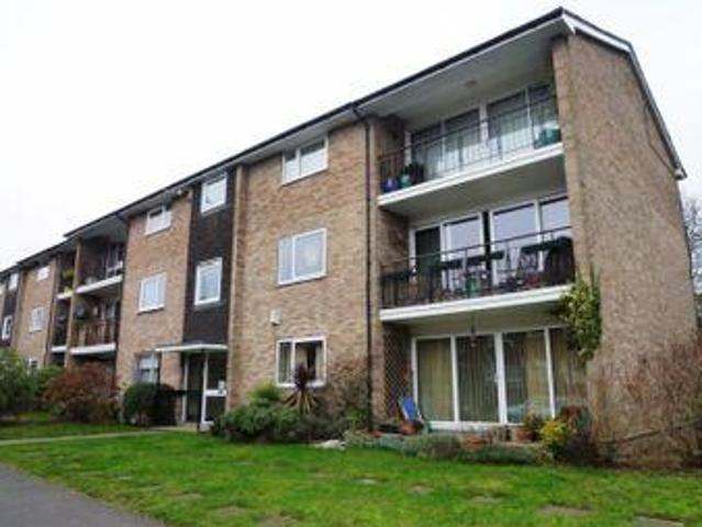 3 Bedrooms Flat for rent in Harrogate Court, Droitwich Close, London SE26