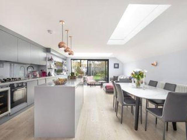 3 Bedrooms Flat for rent in Harwood Road, London SW6