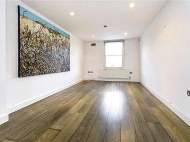 3 Bedrooms Flat for rent in Harwood Road, London SW6