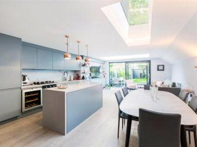 3 Bedrooms Flat for rent in Harwood Road, London SW6