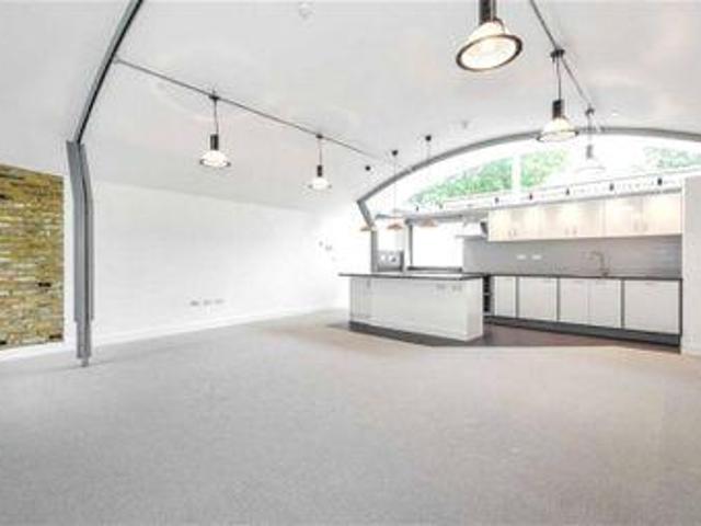 3 Bedrooms Flat for rent in Hartham Road, London N7