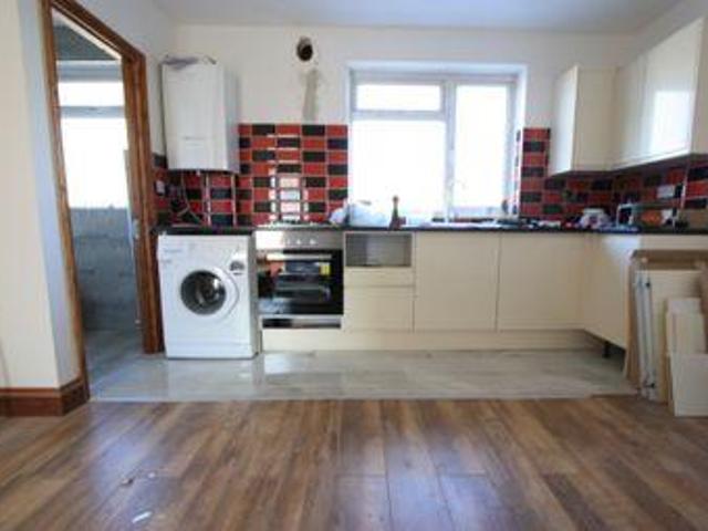 3 Bedrooms Flat for rent in Hassoks Road, Streatham SW16