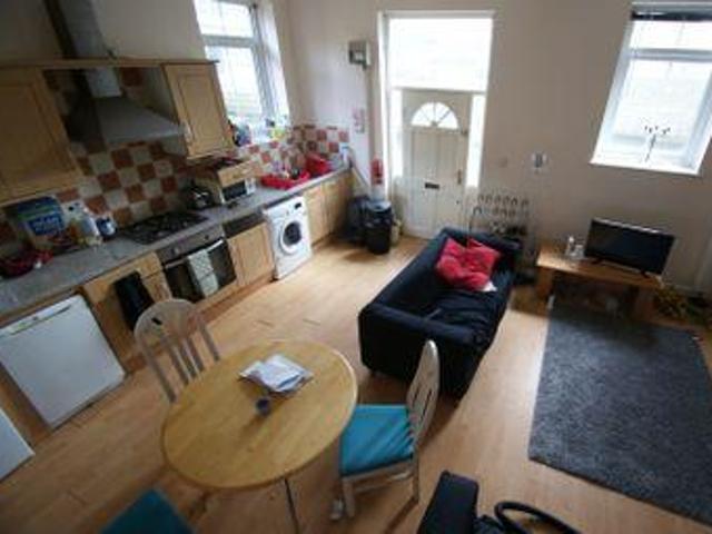 3 Bedrooms Flat for rent in Headingley Lane, Headingley, Leeds LS6