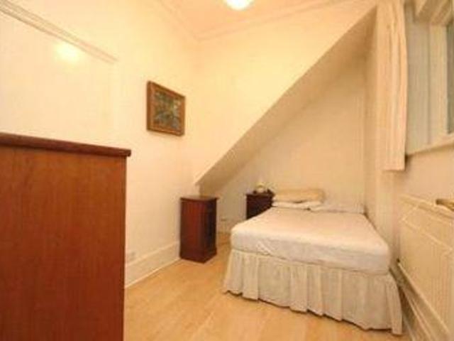 3 Bedrooms Flat for rent in Heath Drive, London NW3